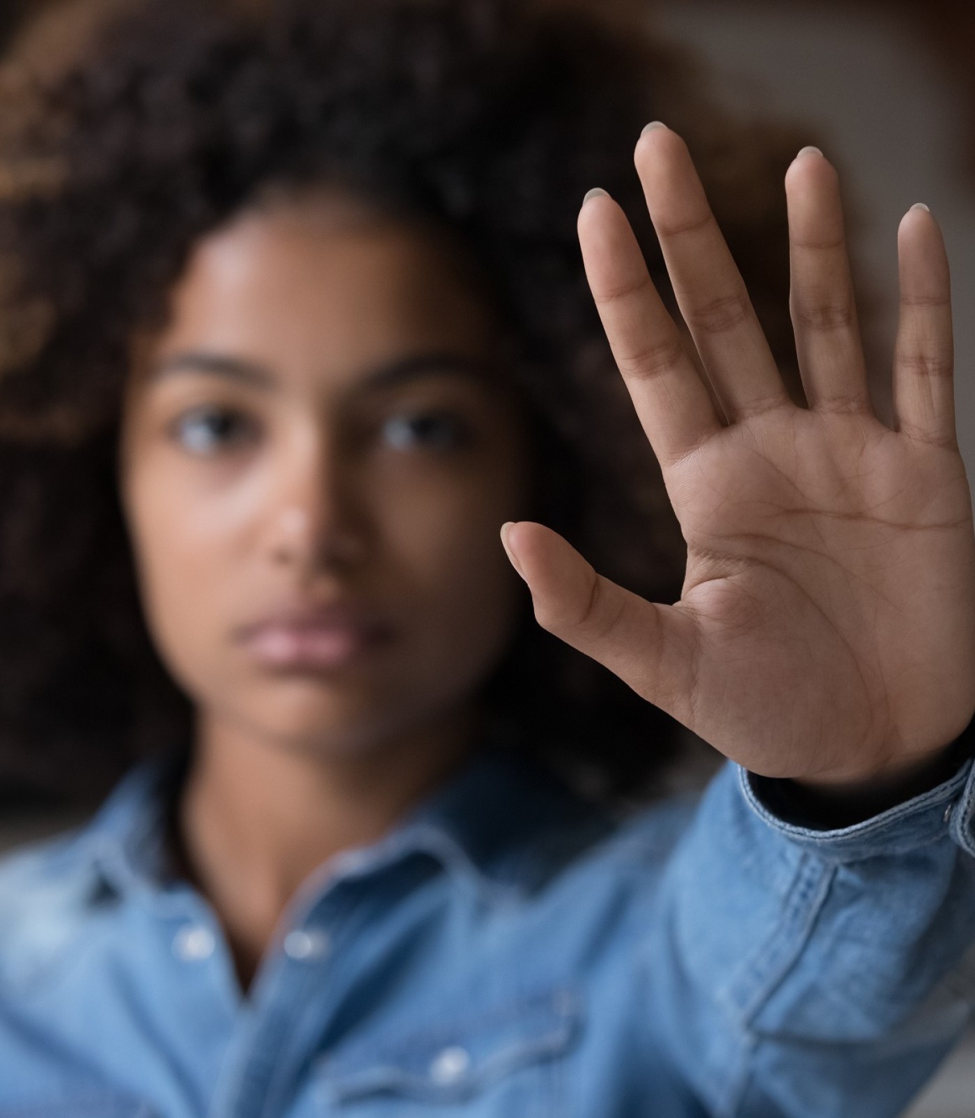 Minister maant gemeenten tot aanpak discriminatie - LVV